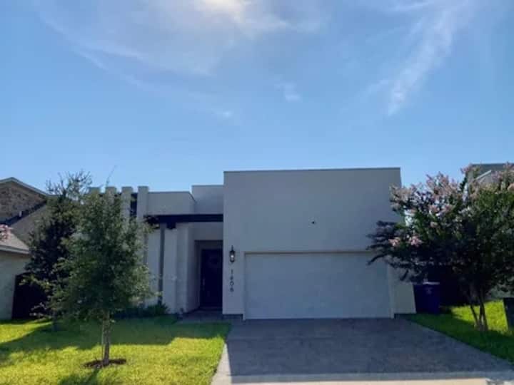 Beautiful Home In North Laredo - Laredo