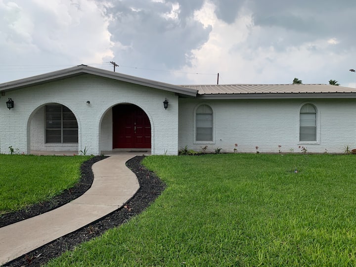 The Red Door - 4 Bd 2 Ba Home - McAllen