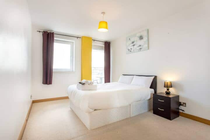 Stunning Seaview Large Secure Room, Balcony Access - Edinburgh