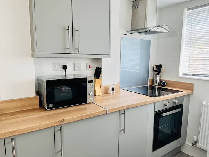 Comfy Home: Contractors & Relocaters Free Parking - Farnham