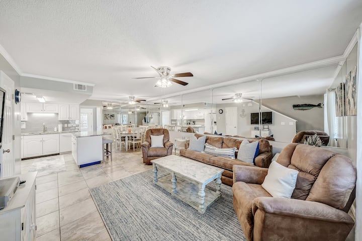 6min Walk To Beach Pcb Townhome-golf Cart Included - 패너마시티비치