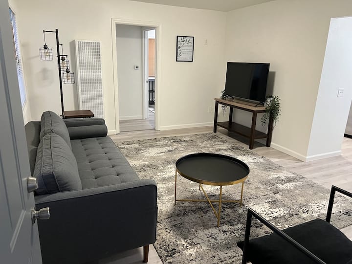 Beautiful, Spacious And Bright - Spring Valley, CA