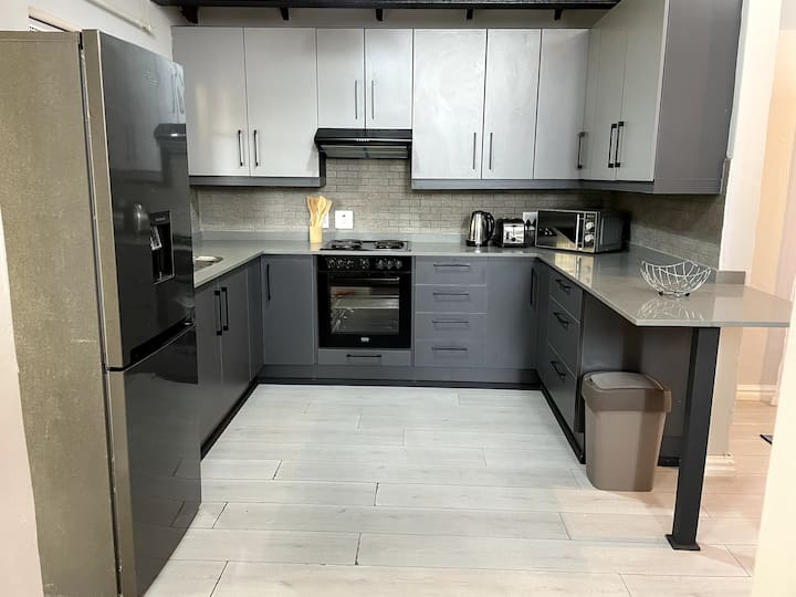 Separate Entry Cozy Guesthouse - Cato Ridge