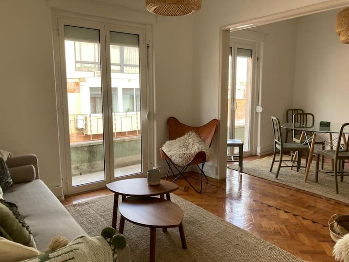 Apartamento Bem Localizado Para Famílias & Amigos - Alfama