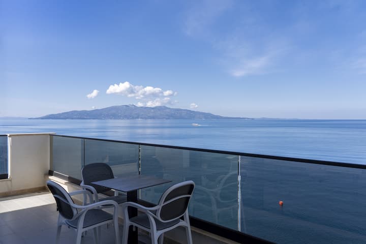 "Golden Beach"- Sea Side 3br Flat - Sarandë