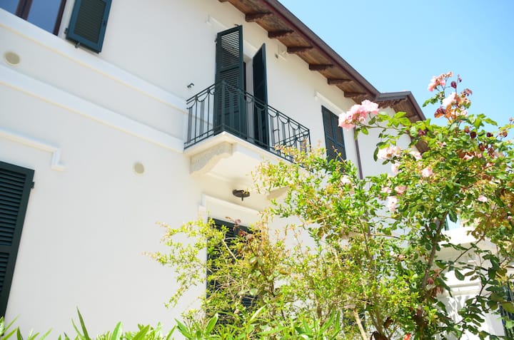 V - Trilo - Appart. In Villa - Riccione