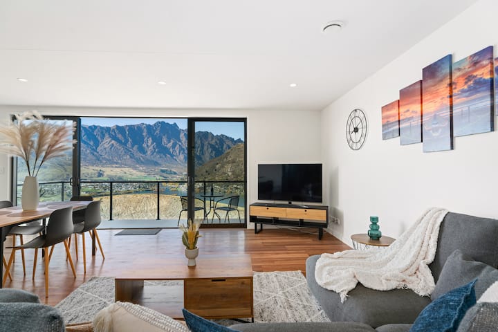 Style & Tranquillity - 4 Bedroom House - Queenstown