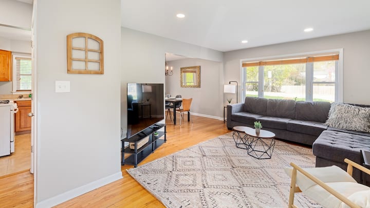 Naperville Chic & Pet-friendly Home Near Chicago - Naperville, IL