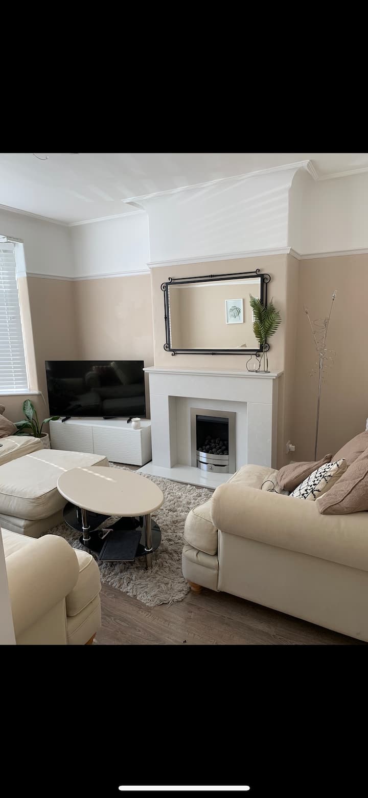 3 Bedroom House, Clean Modern - Formby