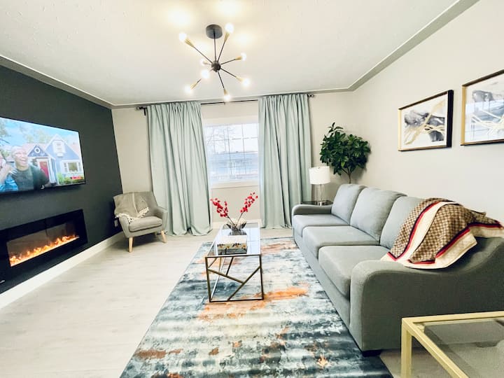 Cozy, Modern And Centrally Located - Edmonton