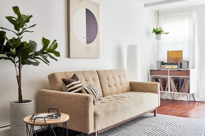 Boho Chic With Private Parking - Long Island