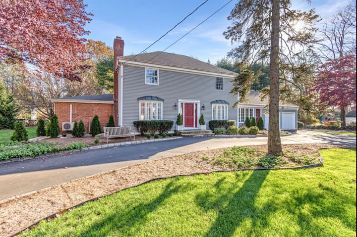 Suburban Retreat In Norwalk - Norwalk, CT