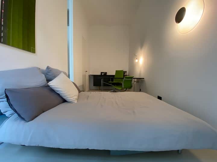 Room In An Old Car Repair – Dog-friendly/vegan - Düsseldorf