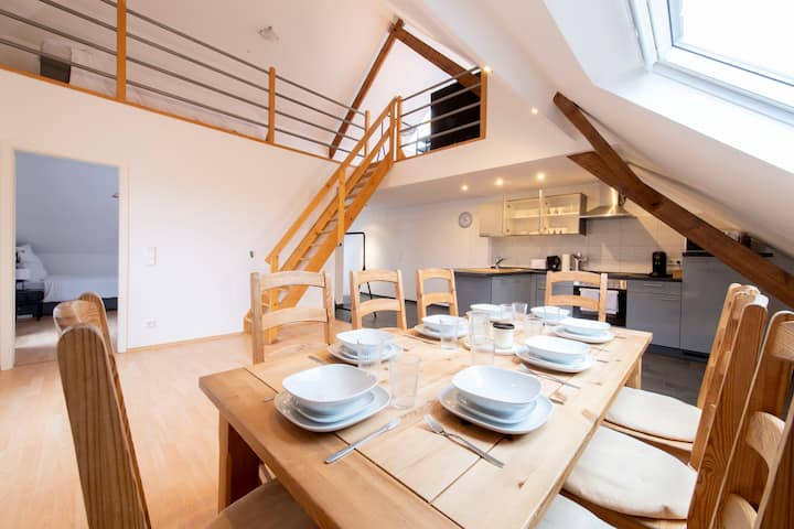 Stay And Work Apartment| 8 Single Beds | Garage - Rees