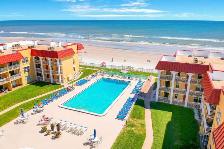 New Smyrna Beach- Ocean Front -No Drive Beach! - New Smyrna Beach, FL