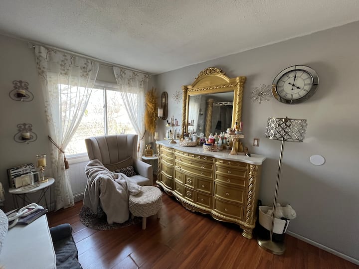 Black, White Gold Mini Mansion - Schaumburg