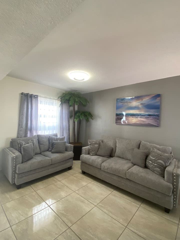Bonita Casa Remodelada Al 100% - Ciudad Juarez