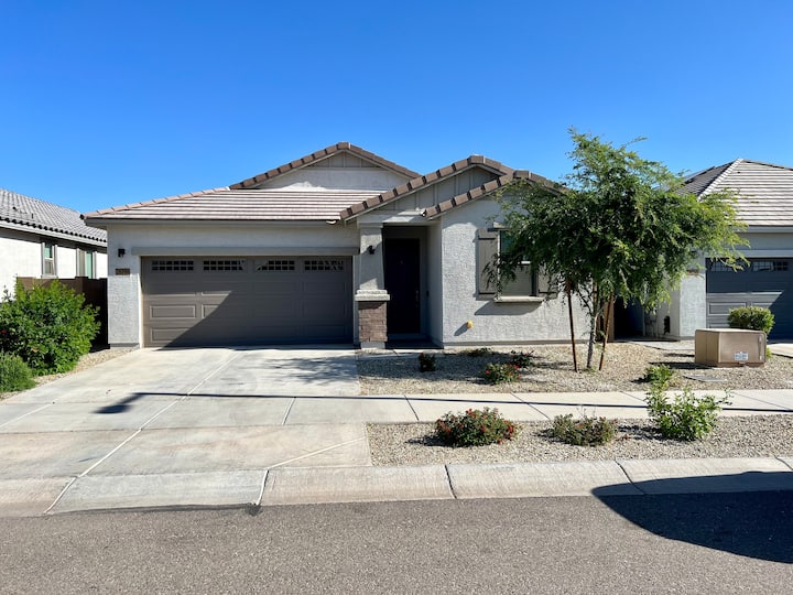 Beautiful 4 Bedroom Near The 303 - Surprise, AZ