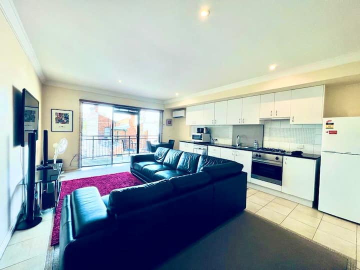 *Perfectly Located Functional Apt, Steps Away From Albert Park* - Melbourne