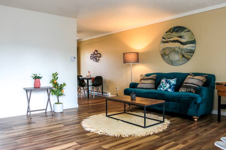 Charming Entire House + Parking - Portland, OR