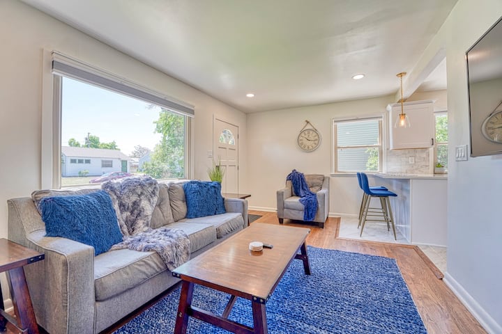 Fully Renovated Entire Home With Private Yard - Aurora, CO