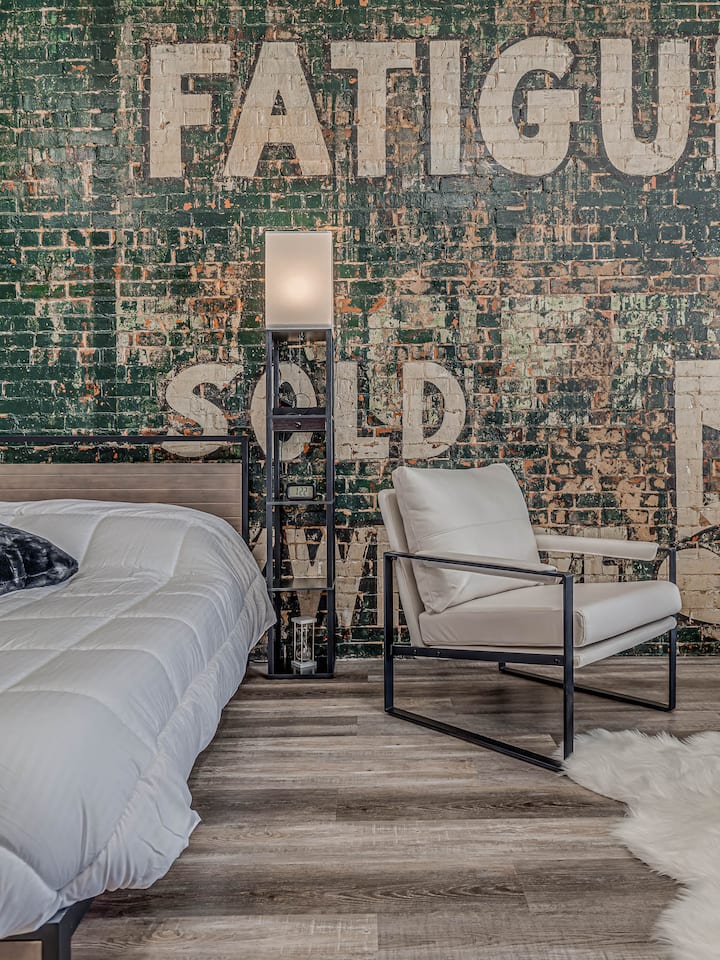 Deluxe Studio In Historic Downtown Building! - Bartlesville, OK