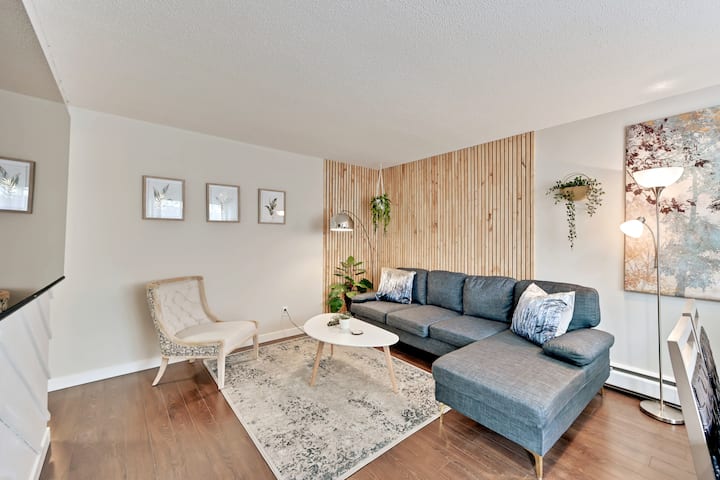 Chic And Spacious 3-bdrm Retreat Near U Of A - Edmonton