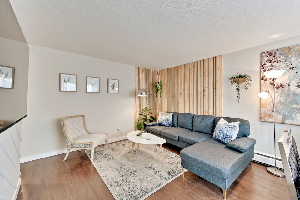 Edmonton Apartment Vacation Rentals - Alberta, Canada | Airbnb