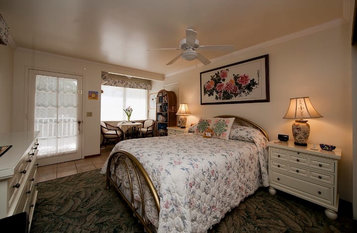 Hawaii's Hidden Hideaway Bed & Breakfast - Lanikai Beach