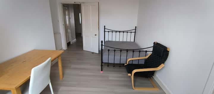 Private Room At Edge Of Meadows - Edinburgh