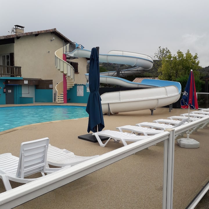 Mobile-home Spacieux Au Camping - Ampuis