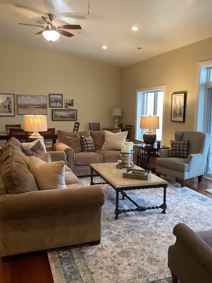 Elegant-lakefront Penthouse #406 - Geneva-on-the-Lake, OH