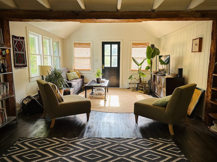 French Inspired Cottage In The Berkshires - Monterey, MA