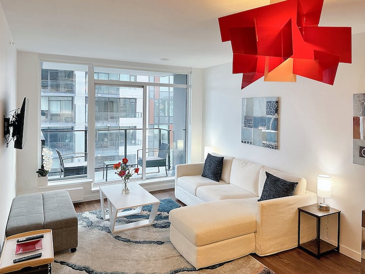 Modern Harbour View Luxury Condo - Victoria