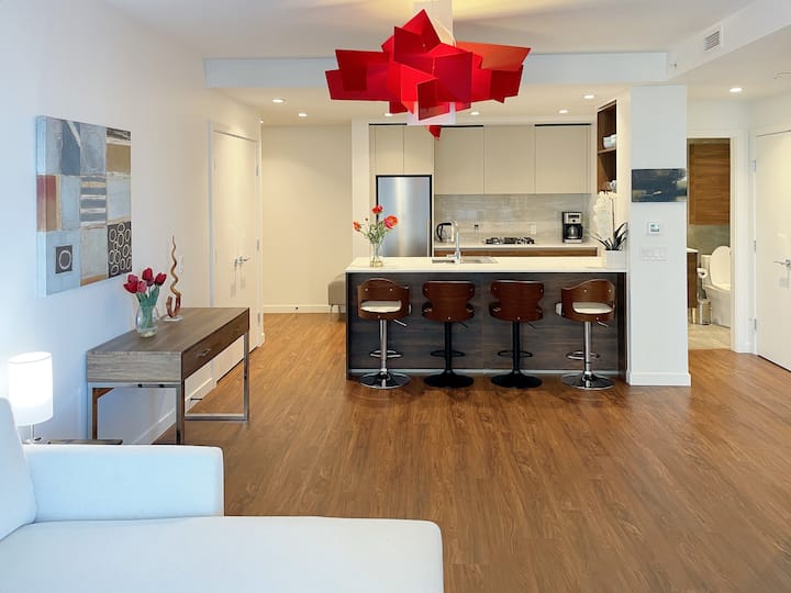 Modern Harbour View Luxury Condo - Victoria