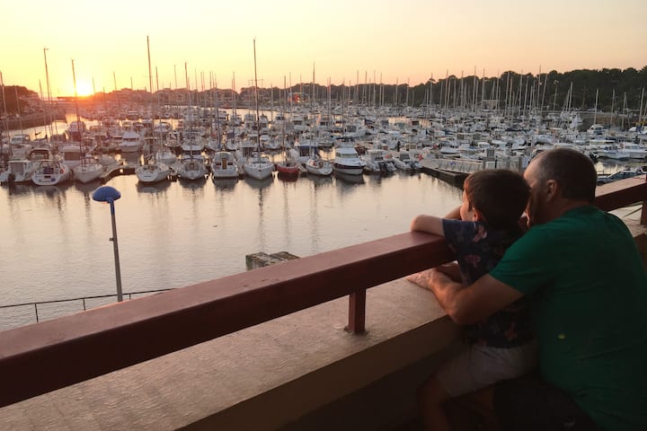 Vue Mer Pour Ce Charmant Appartement Sur Le Port - Capbreton