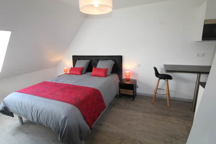 Studio Ouest, Avec Cuisine, Salle D'eau Wc. - Loudéac