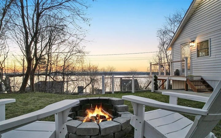 House On The Lake With High-end Comforts - Saratoga Springs, NY