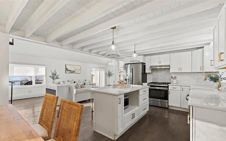 Luxury On The Lake - Saratoga Springs, NY