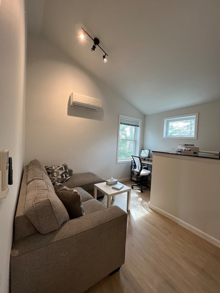 Burlington South End 1 Bdr/1ba Private Suite - Burlington, VT