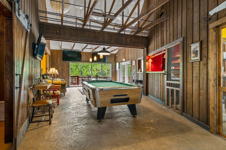 Loft Queen Suite | Hacienda Del Rio - New Braunfels, TX