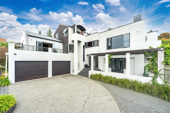 Stunning Panoramic Views Of Lake Taupo With Spa - Taupō