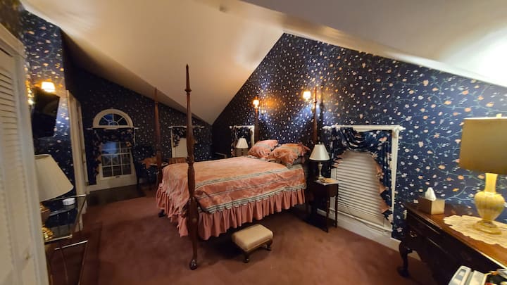 Gardner Room @ The William Seward Manor House - Chautauqua, NY