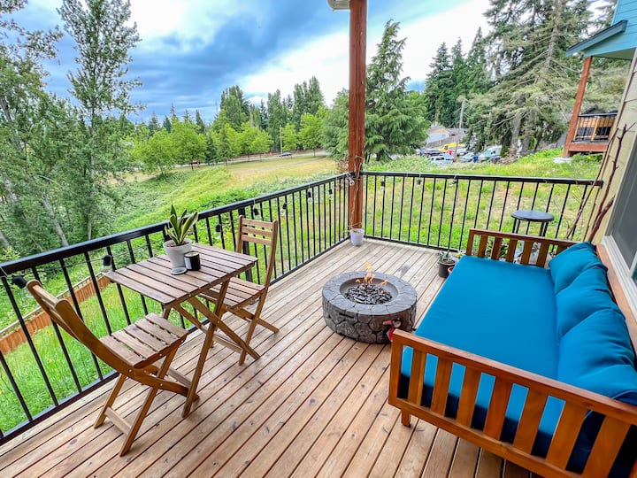 Lush Green Paradise | Fire-pit | No Cleaning Fee - Lumen Field