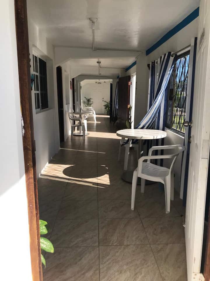 Group Belize City Vacation Home, 5 Room Kings Park - Belize