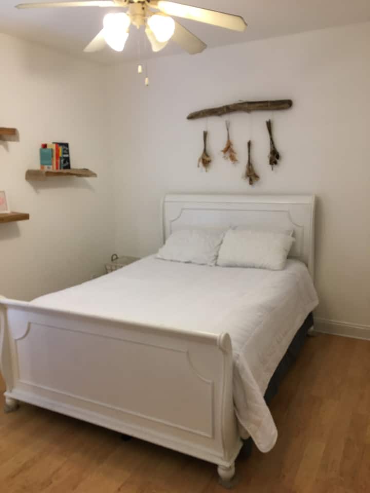 Private Room In Main House - Fairhope, AL