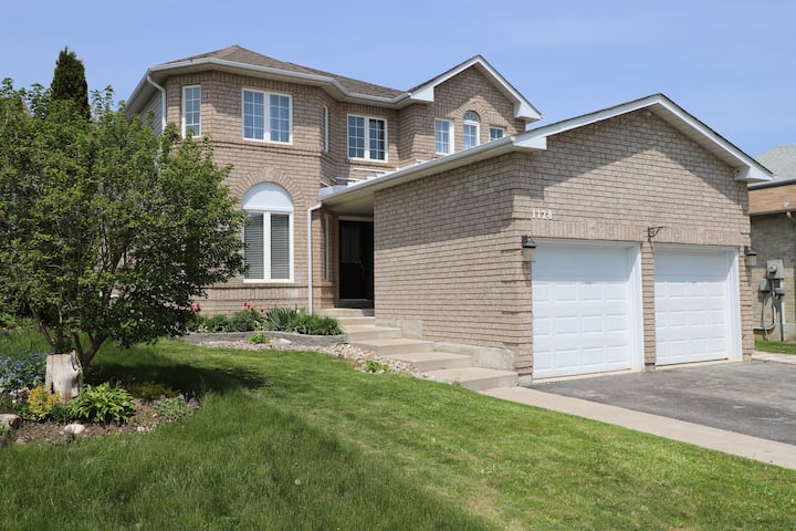 Soléra. A Light-filled Minimalist Escape - Innisfil