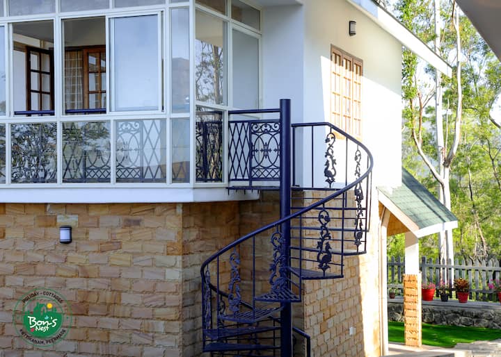 Bon’s Nest Holiday Cottages - Balcony Suite - Kuttikkanam