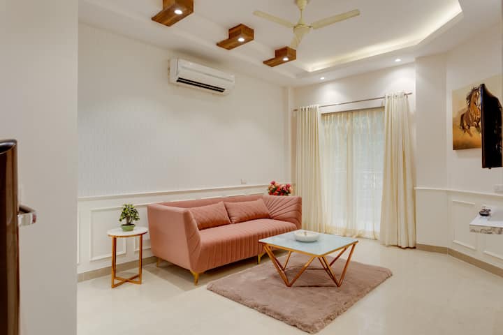 Luxurious Service Apartment With Balcony-gurgaon - Gurugram