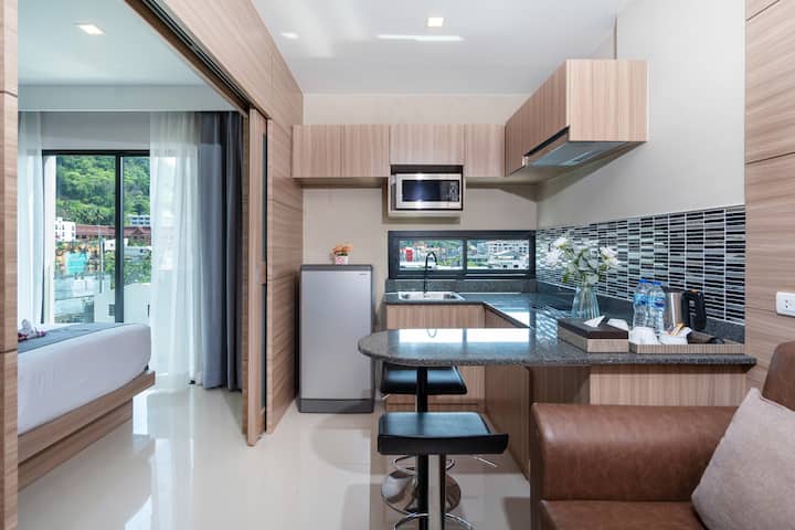 Grand Deluxe Room - Balcony & Kitchenette - Patong - Patong Beach